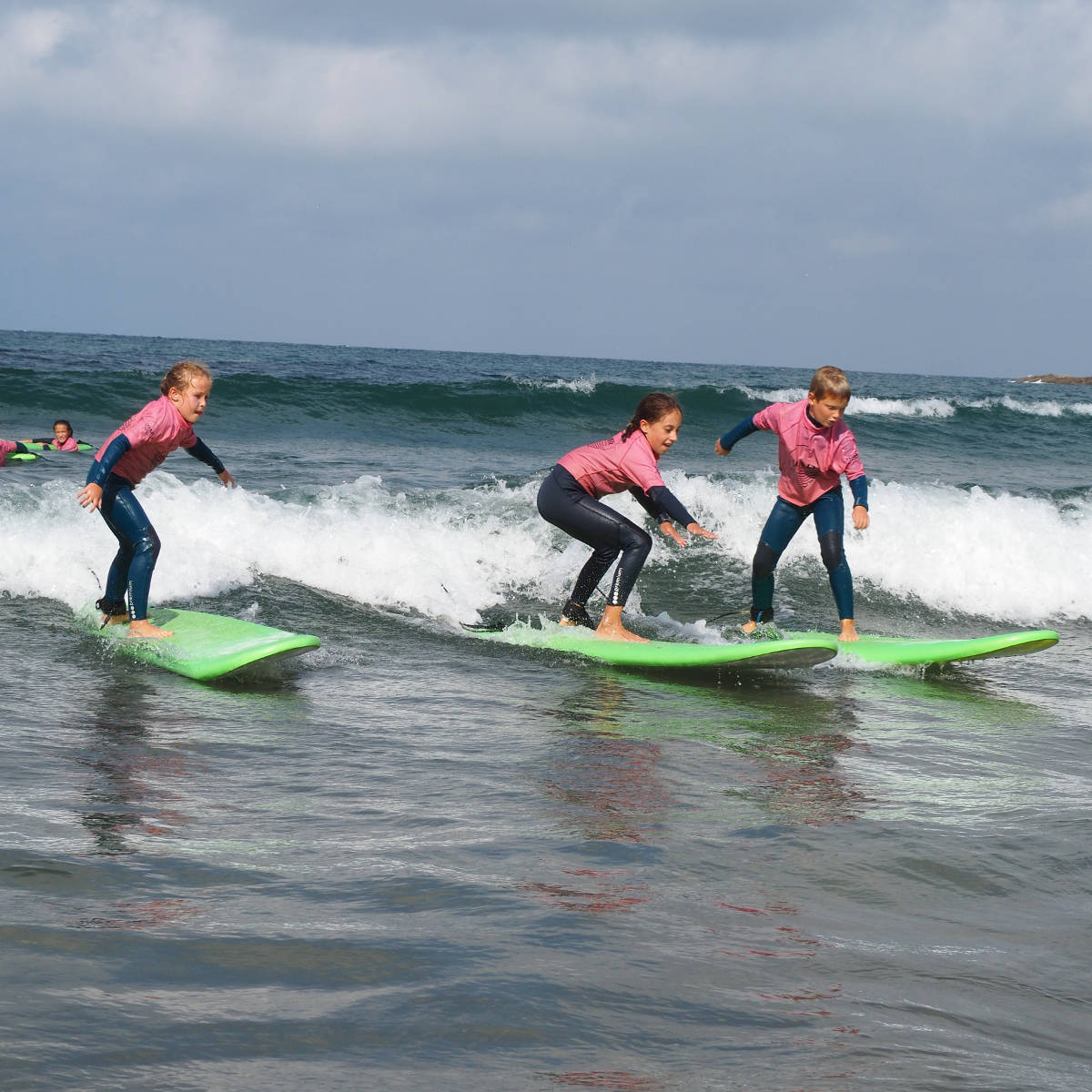 Surf lessons in the Basque Country on the beach of Deba